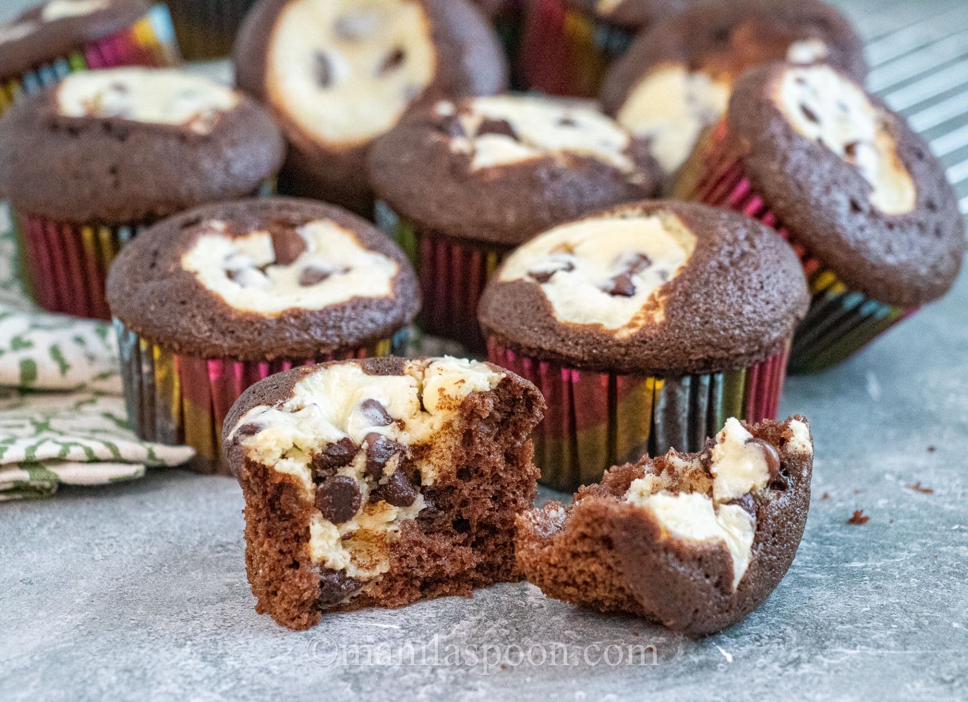 Black-Bottom Cupcakes (Cream Cheese Chocolate Cupcakes) - Manila Spoon