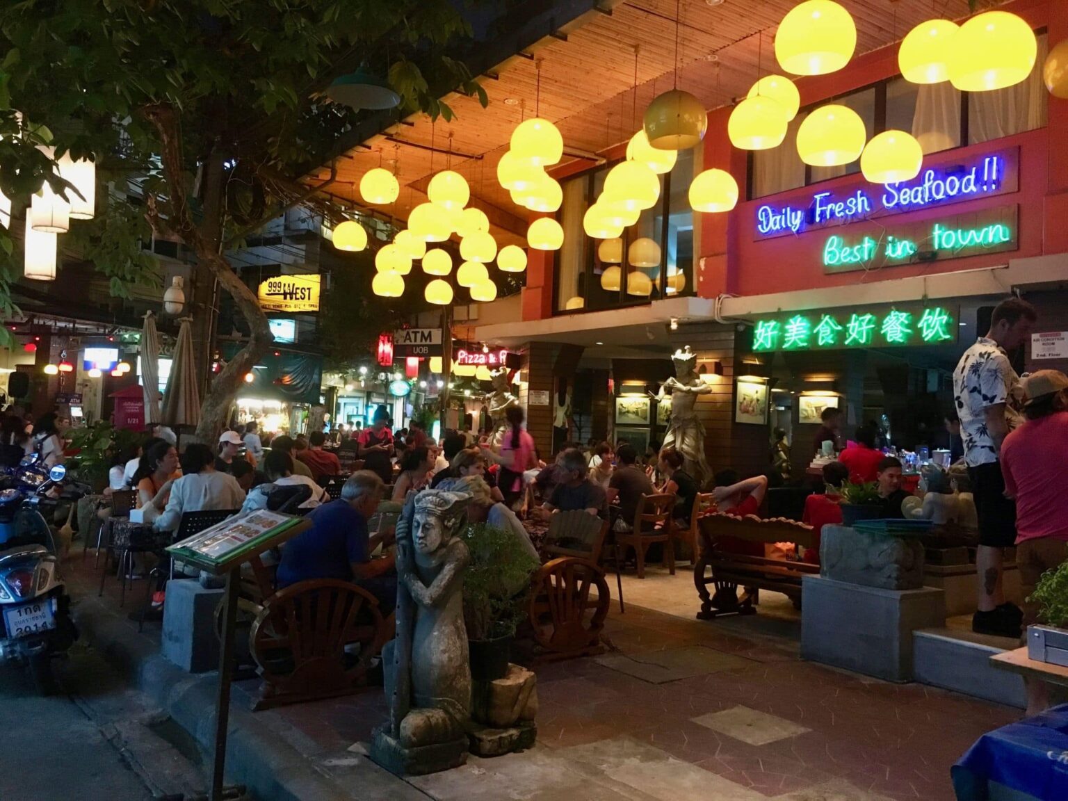 Khao Pad Sapparot (Thai Pineapple Fried Rice) - Manila Spoon