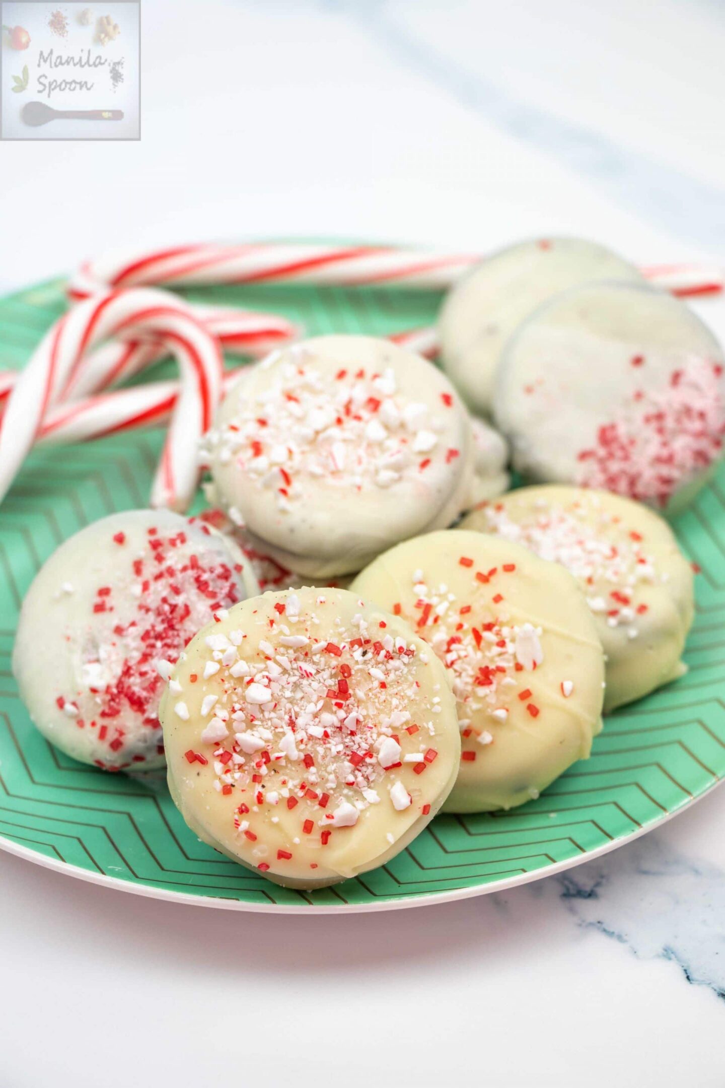 White Chocolate Covered Oreos with Peppermint Sprinkles - Manila Spoon